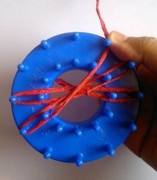 How To Make Bloom Loom Flowers On A Vintage Studio Twelve Loom